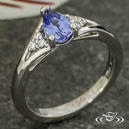Customize engagement and wedding ring