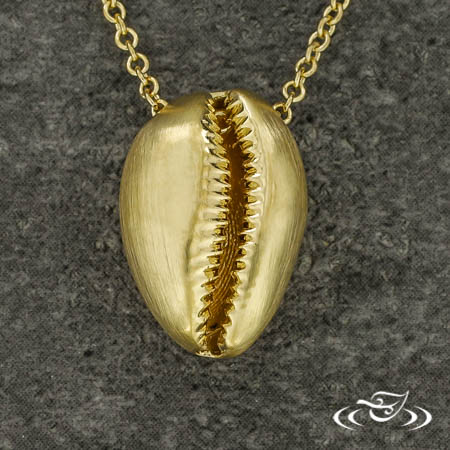 18K Yellow Gold Cowrie Pendant